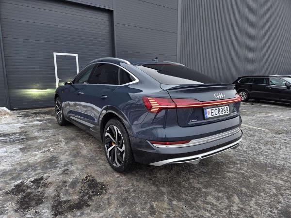 Blue Audi E-Tron 2020 in Kaunas, with an engine capacity of 0.00 L and mileage of 108 thousand km for 18800 €, photo 6 on AUTOMOTO.COM.LV