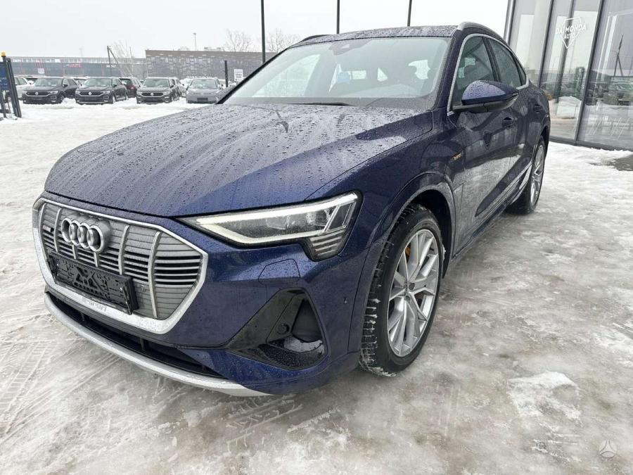 Blue Audi E-Tron 2020 in Kaunas, with an engine capacity of 0.00 L and mileage of 138 thousand km for 26900 €, photo 1 on AUTOMOTO.COM.LV