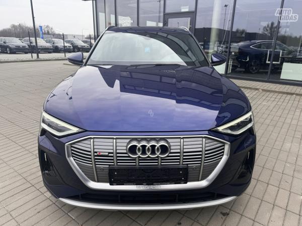 Blue Audi E-Tron 2020 in Kaunas, with an engine capacity of 0.00 L and mileage of 138 thousand km for 26900 €, photo 2 on AUTOMOTO.COM.LV