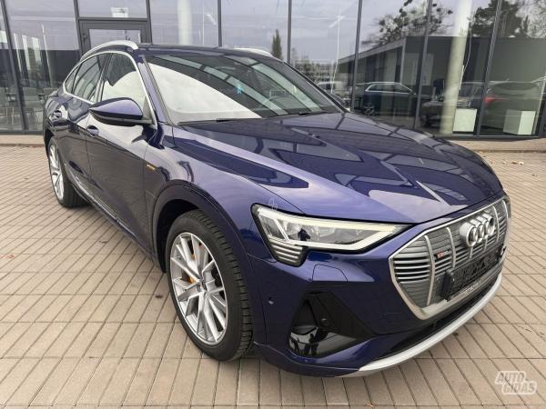 Blue Audi E-Tron 2020 in Kaunas, with an engine capacity of 0.00 L and mileage of 138 thousand km for 26900 €, photo 3 on AUTOMOTO.COM.LV