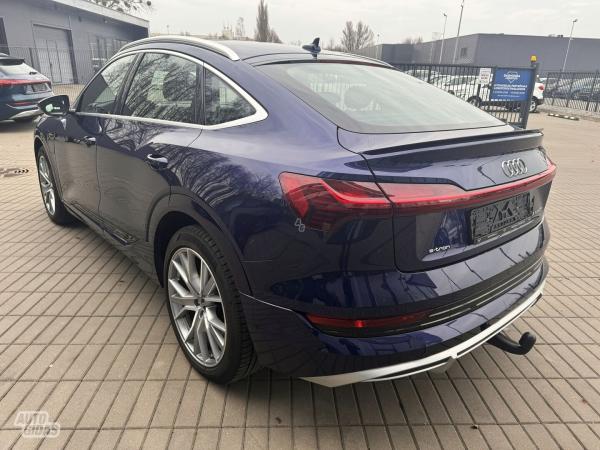 Blue Audi E-Tron 2020 in Kaunas, with an engine capacity of 0.00 L and mileage of 138 thousand km for 26900 €, photo 5 on AUTOMOTO.COM.LV