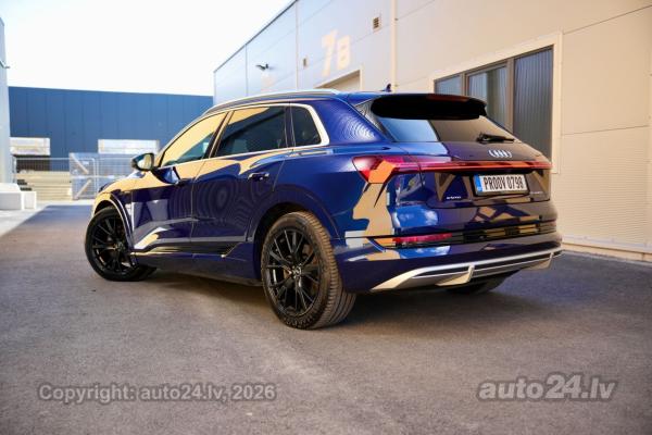 Blue Audi E-Tron 2020 in Tallinn, with an engine capacity of 0.00 L and mileage of 83 thousand km for 31490 €, photo 6 on AUTOMOTO.COM.LV