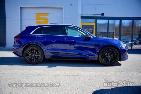 Blue Audi E-Tron 2020 in Tallinn, with an engine capacity of 0.00 L and mileage of 83 thousand km for 31490 €, photo 7 on AUTOMOTO.COM.LV
