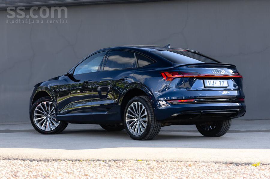 Blue Audi E-Tron 2020 in Jelgava, with an engine capacity of 0.00 L and mileage of 130 thousand km for 31000 €, photo 6 on AUTOMOTO.COM.LV