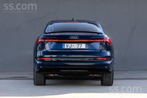Blue Audi E-Tron 2020 in Jelgava, with an engine capacity of 0.00 L and mileage of 130 thousand km for 31000 €, photo 7 on AUTOMOTO.COM.LV