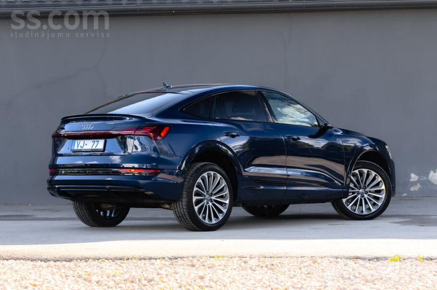 Blue Audi E-Tron 2020 in Jelgava, with an engine capacity of 0.00 L and mileage of 130 thousand km for 31000 €, photo 8 on AUTOMOTO.COM.LV