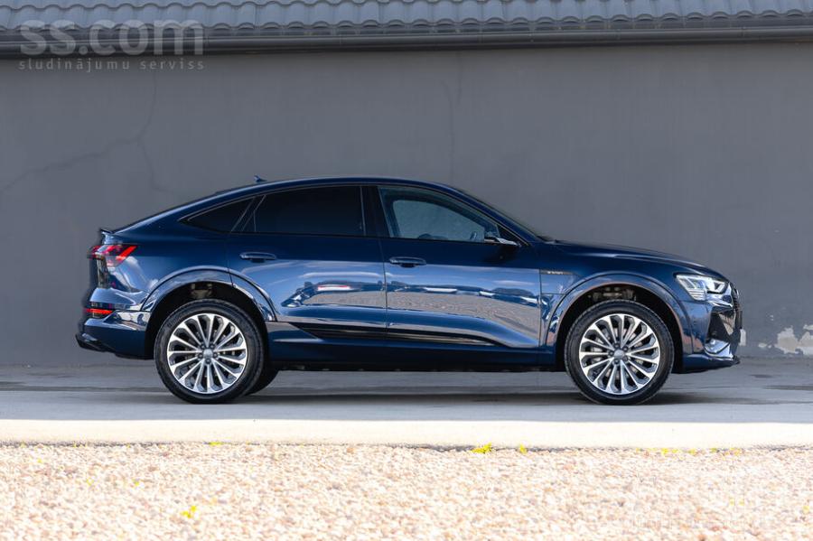 Blue Audi E-Tron 2020 in Jelgava, with an engine capacity of 0.00 L and mileage of 130 thousand km for 31000 €, photo 9 on AUTOMOTO.COM.LV