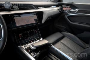 Blue Audi E-Tron 2020 in Jelgava, with an engine capacity of 0.00 L and mileage of 130 thousand km for 31000 €, photo 21 on AUTOMOTO.COM.LV