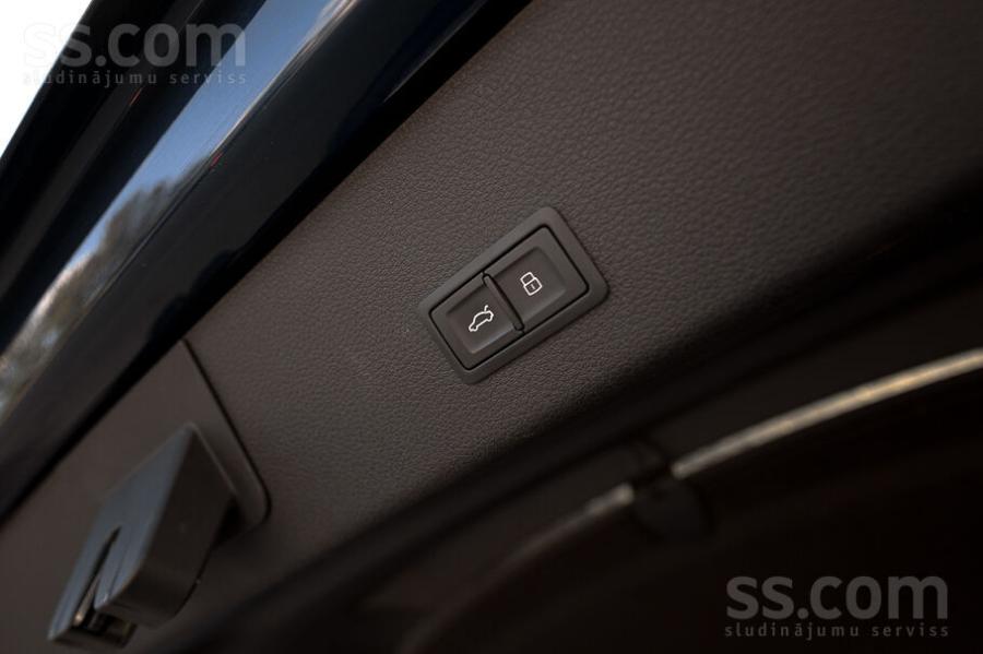 Blue Audi E-Tron 2020 in Jelgava, with an engine capacity of 0.00 L and mileage of 130 thousand km for 31000 €, photo 23 on AUTOMOTO.COM.LV