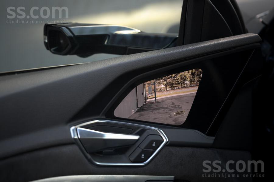 Blue Audi E-Tron 2020 in Jelgava, with an engine capacity of 0.00 L and mileage of 130 thousand km for 31000 €, photo 31 on AUTOMOTO.COM.LV