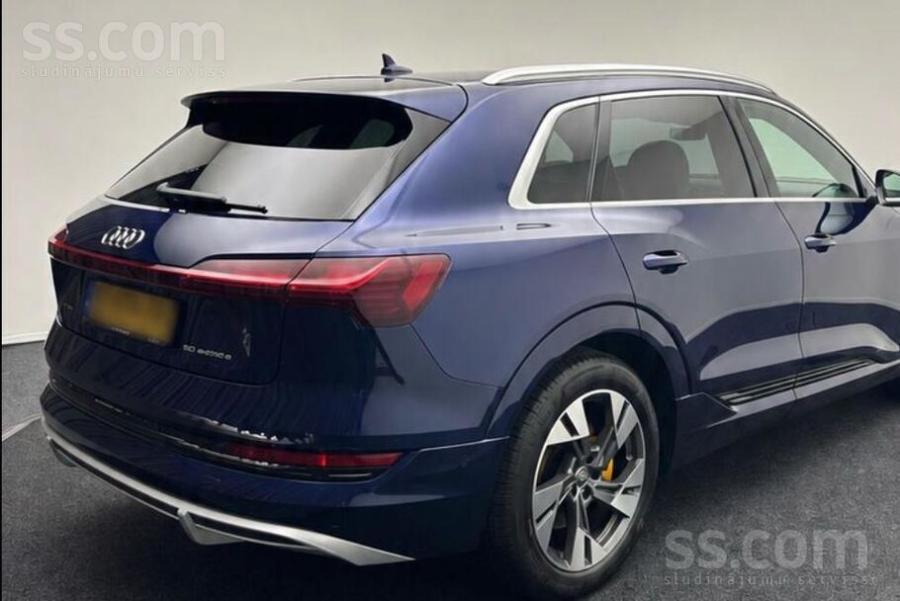 Zils Audi E-Tron 2020 Rīga, ar dzinēja tilpumu 0.00 L un nobraukumu 140 tūkst. km par 23999 €, foto 9 vietnē AUTOMOTO.COM.LV