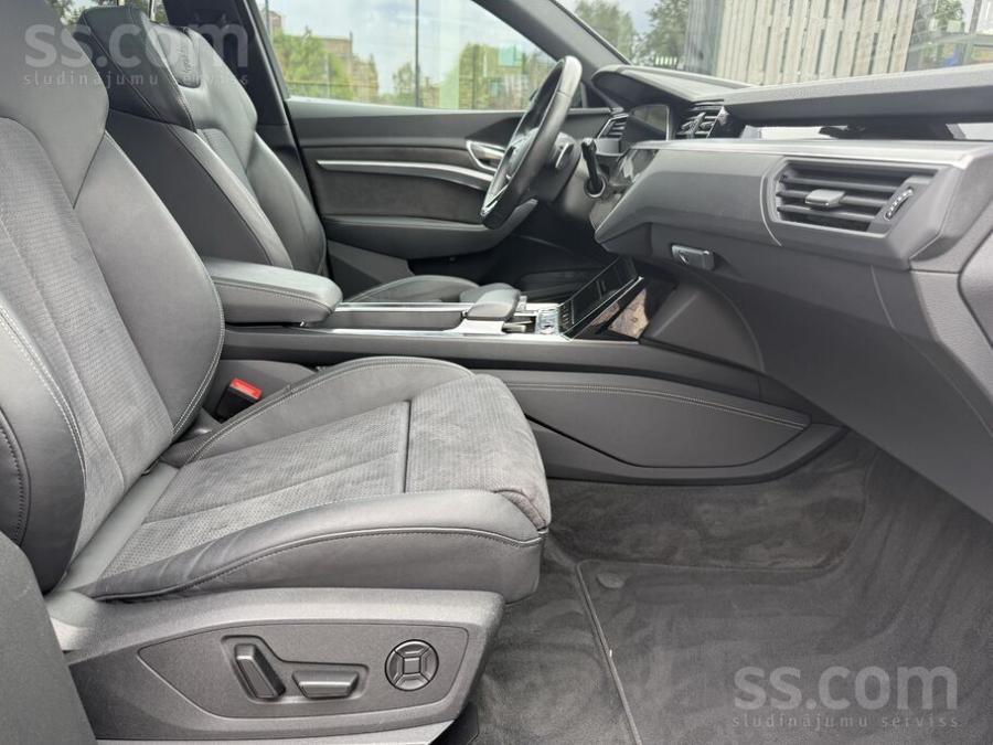Zils Audi E-Tron 2020 Rīga, ar dzinēja tilpumu 0.00 L un nobraukumu 140 tūkst. km par 26950 €, foto 16 vietnē AUTOMOTO.COM.LV
