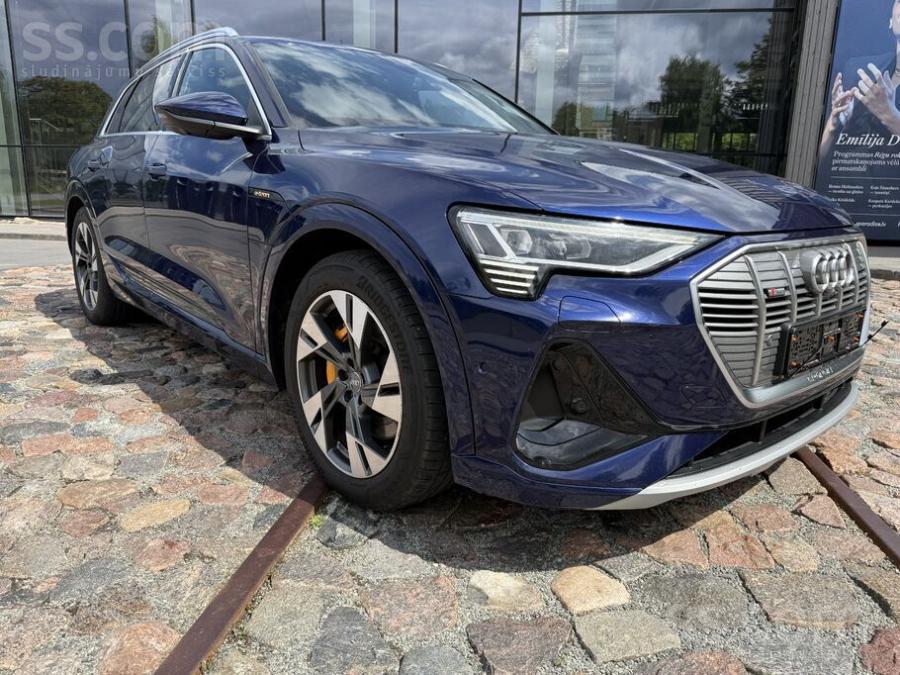 Zils Audi E-Tron 2020 Rīga, ar dzinēja tilpumu 0.00 L un nobraukumu 140 tūkst. km par 24450 €, foto 1 vietnē AUTOMOTO.COM.LV