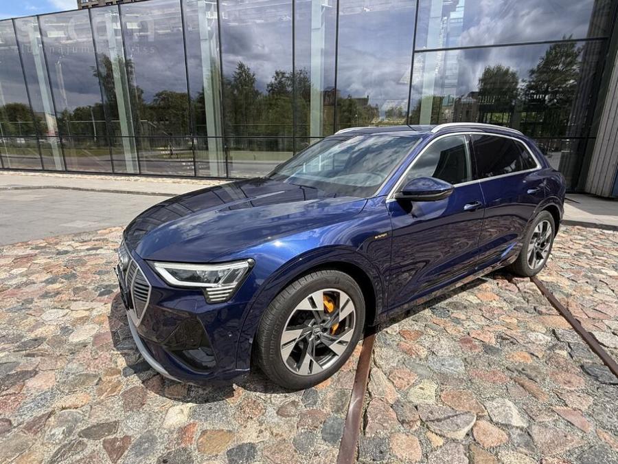 Zils Audi E-Tron 2020 Rīga, ar dzinēja tilpumu 0.00 L un nobraukumu 140 tūkst. km par 24450 €, foto 3 vietnē AUTOMOTO.COM.LV