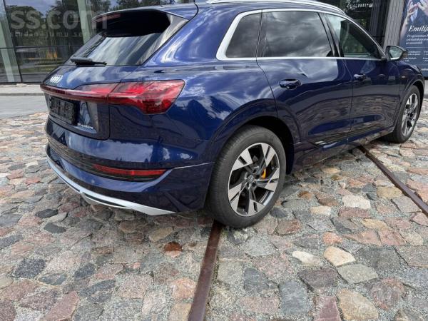 Zils Audi E-Tron 2020 Rīga, ar dzinēja tilpumu 0.00 L un nobraukumu 140 tūkst. km par 24450 €, foto 5 vietnē AUTOMOTO.COM.LV