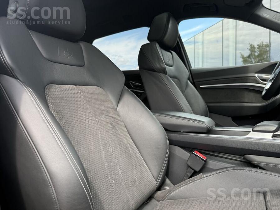 Zils Audi E-Tron 2020 Rīga, ar dzinēja tilpumu 0.00 L un nobraukumu 140 tūkst. km par 24450 €, foto 16 vietnē AUTOMOTO.COM.LV