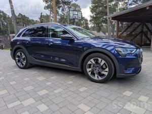 Blue Audi E-Tron 2020 in Jurmala, with an engine capacity of 0.00 L and mileage of 75 thousand km for 23350 €, photo 1 on AUTOMOTO.COM.LV