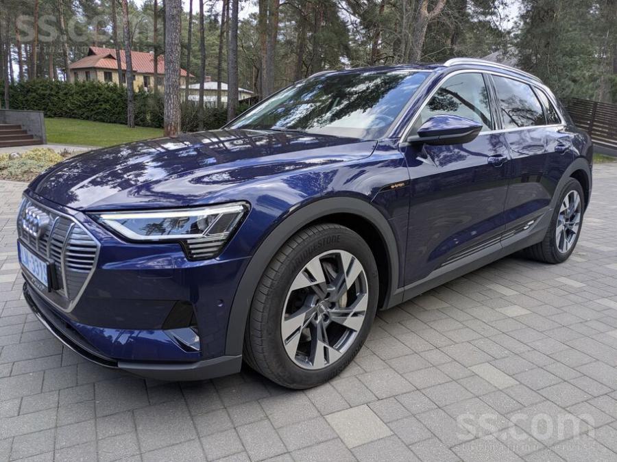 Blue Audi E-Tron 2020 in Jurmala, with an engine capacity of 0.00 L and mileage of 75 thousand km for 23350 €, photo 3 on AUTOMOTO.COM.LV