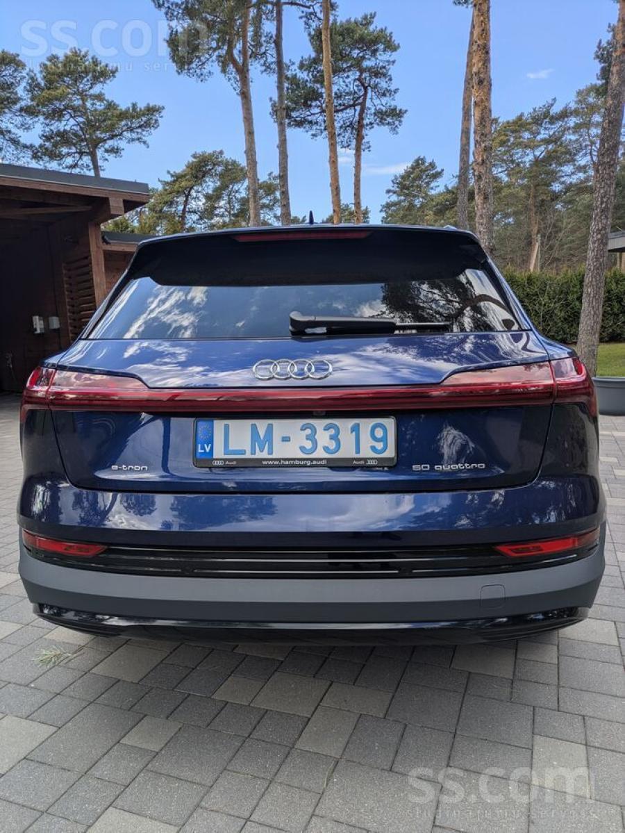 Blue Audi E-Tron 2020 in Jurmala, with an engine capacity of 0.00 L and mileage of 75 thousand km for 23350 €, photo 5 on AUTOMOTO.COM.LV