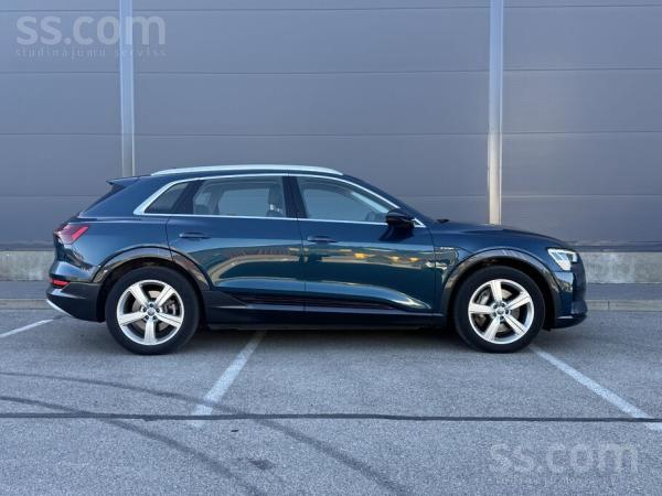 Blue Audi E-Tron 2020 in Riga, with an engine capacity of 0.00 L and mileage of 60 thousand km for 29900 €, photo 3 on AUTOMOTO.COM.LV
