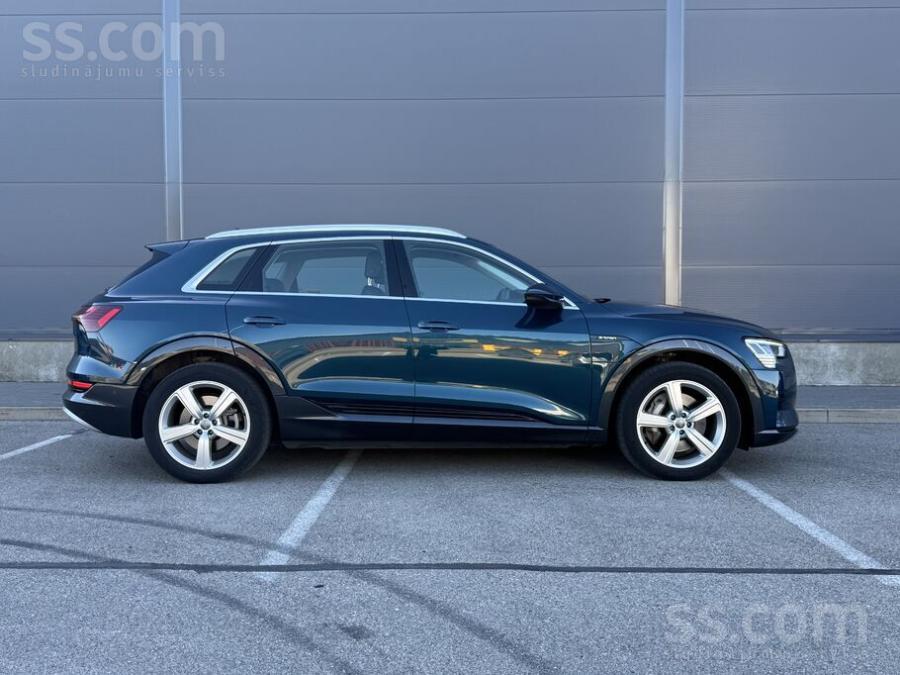 Blue Audi E-Tron 2020 in Riga, with an engine capacity of 0.00 L and mileage of 60 thousand km for 29900 €, photo 4 on AUTOMOTO.COM.LV
