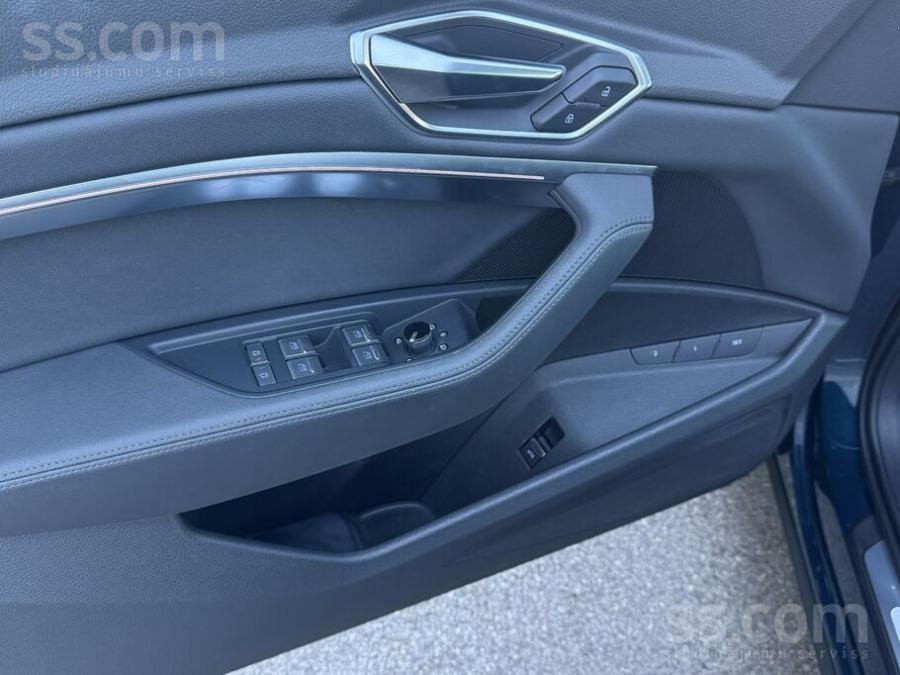 Blue Audi E-Tron 2020 in Riga, with an engine capacity of 0.00 L and mileage of 60 thousand km for 29900 €, photo 12 on AUTOMOTO.COM.LV