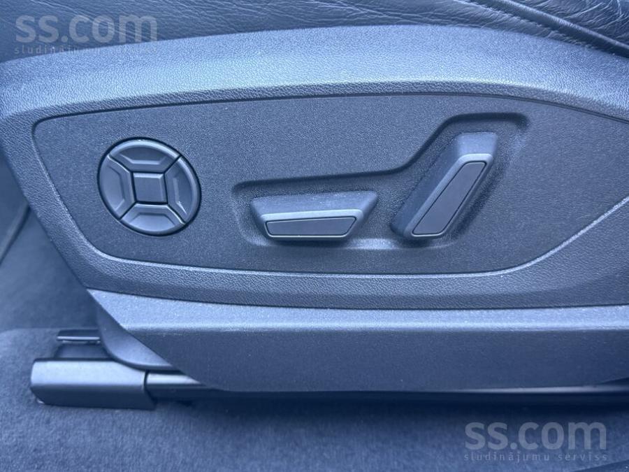 Blue Audi E-Tron 2020 in Riga, with an engine capacity of 0.00 L and mileage of 60 thousand km for 29900 €, photo 14 on AUTOMOTO.COM.LV