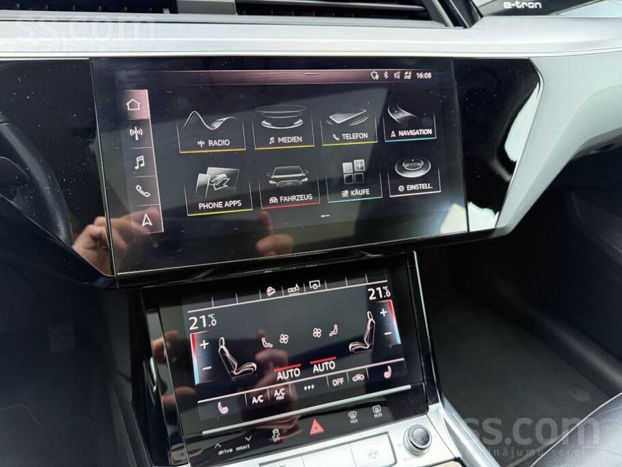 Blue Audi E-Tron 2020 in Riga, with an engine capacity of 0.00 L and mileage of 60 thousand km for 29900 €, photo 16 on AUTOMOTO.COM.LV