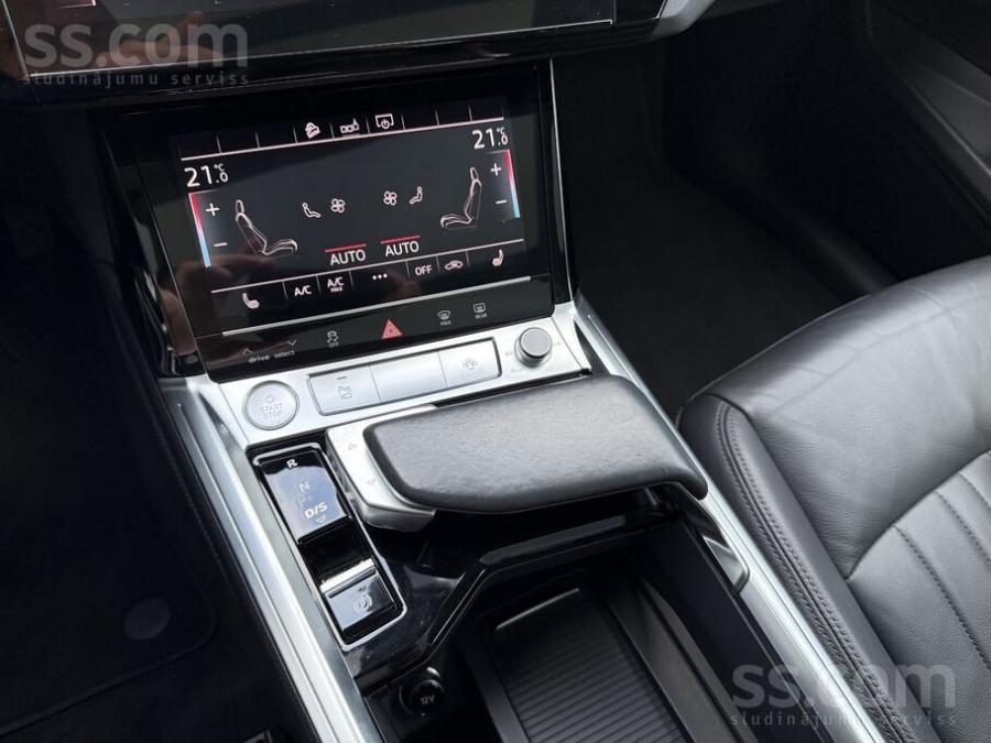 Blue Audi E-Tron 2020 in Riga, with an engine capacity of 0.00 L and mileage of 60 thousand km for 29900 €, photo 18 on AUTOMOTO.COM.LV