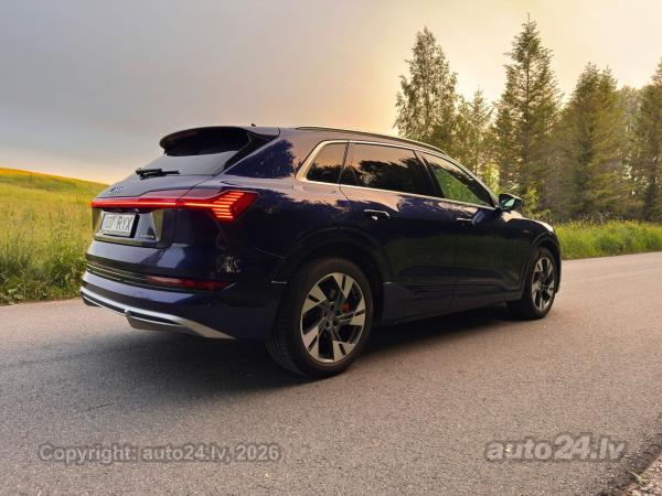 Синий Ауди E-Tron 2020 в Таллин, объемом двигателя 0.00 л и пробегом 53 тыс. км за 31800 €, фото 4 на AUTOMOTO.COM.LV