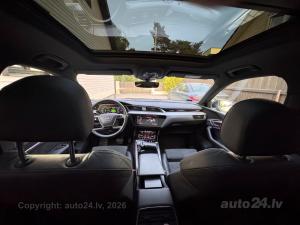 Blue Audi E-Tron 2020 in Tallinn, with an engine capacity of 0.00 L and mileage of 53 thousand km for 31800 €, photo 7 on AUTOMOTO.COM.LV