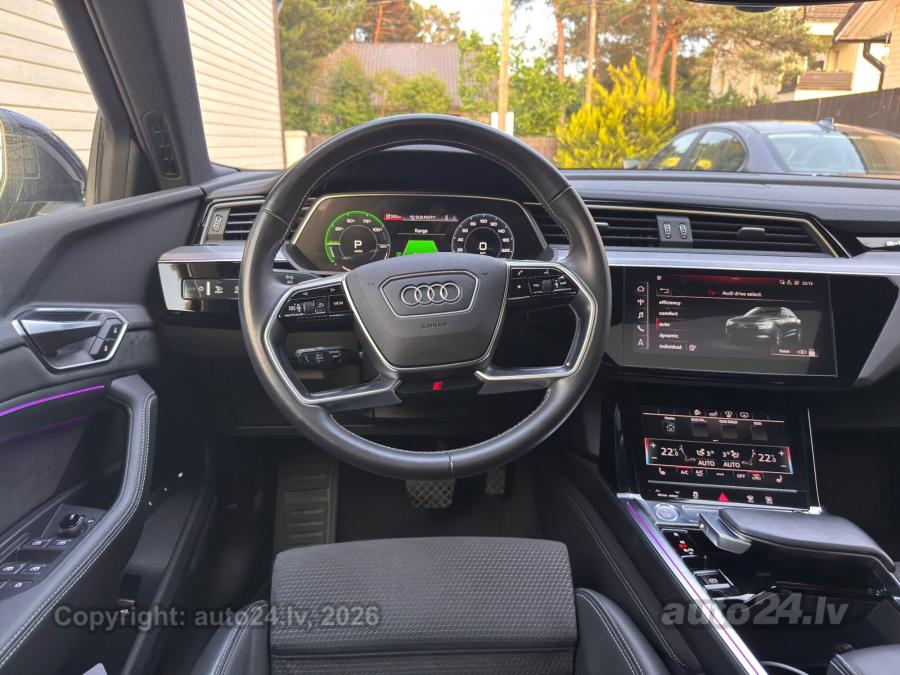 Blue Audi E-Tron 2020 in Tallinn, with an engine capacity of 0.00 L and mileage of 53 thousand km for 31800 €, photo 8 on AUTOMOTO.COM.LV