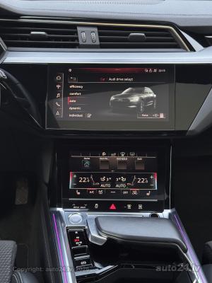 Blue Audi E-Tron 2020 in Tallinn, with an engine capacity of 0.00 L and mileage of 53 thousand km for 31800 €, photo 9 on AUTOMOTO.COM.LV