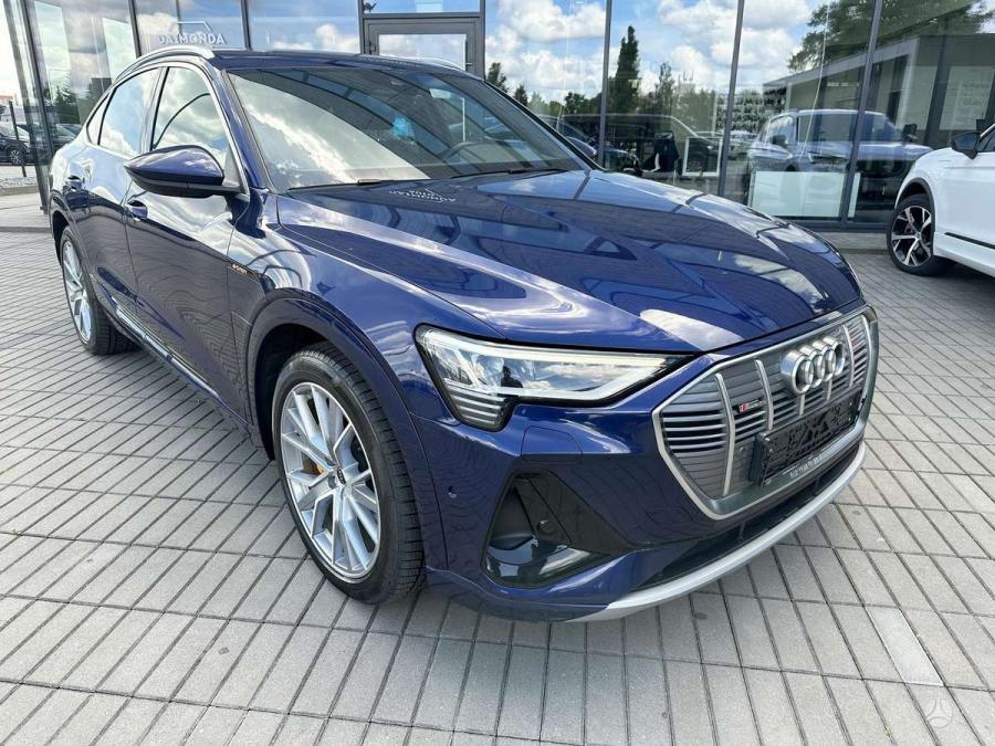 Blue Audi E-Tron 2020 in Kaunas, with an engine capacity of 0.00 L and mileage of 138 thousand km for 27500 €, photo 3 on AUTOMOTO.COM.LV