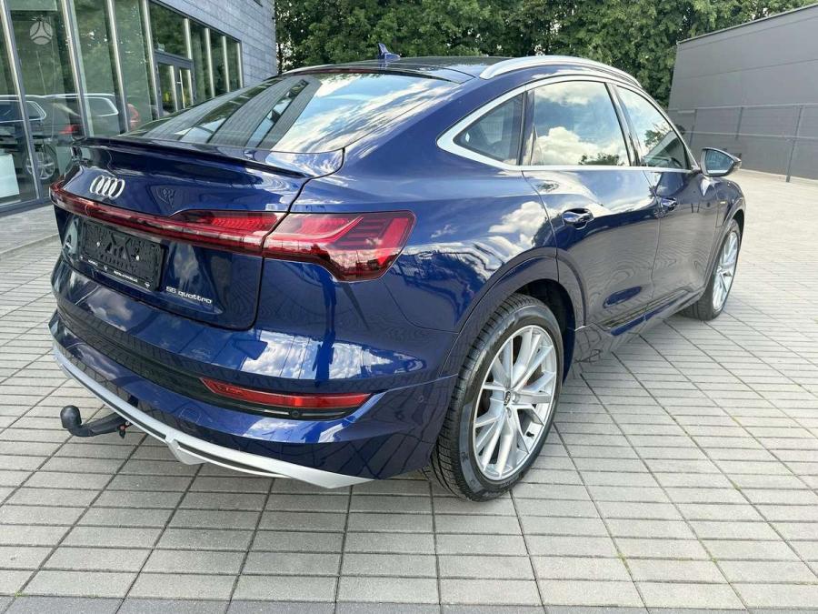 Blue Audi E-Tron 2020 in Kaunas, with an engine capacity of 0.00 L and mileage of 138 thousand km for 27500 €, photo 4 on AUTOMOTO.COM.LV