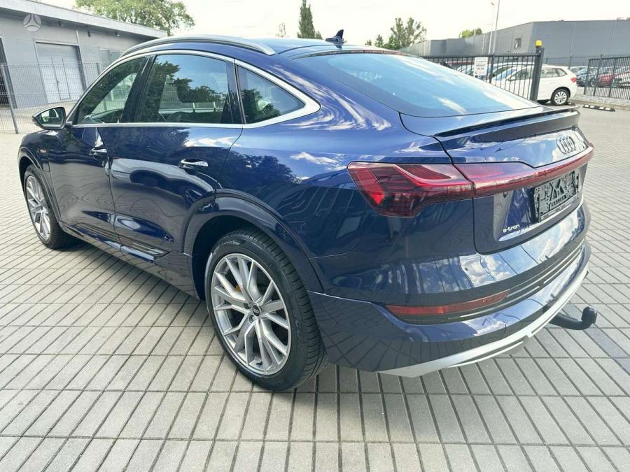 Blue Audi E-Tron 2020 in Kaunas, with an engine capacity of 0.00 L and mileage of 138 thousand km for 27500 €, photo 5 on AUTOMOTO.COM.LV