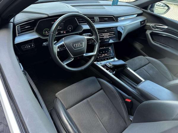 Zils Audi E-Tron 2020 Kauņa, ar dzinēja tilpumu 0.00 L un nobraukumu 138 tūkst. km par 27500 €, foto 5 vietnē AUTOMOTO.COM.LV