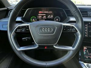 Blue Audi E-Tron 2020 in Kaunas, with an engine capacity of 0.00 L and mileage of 138 thousand km for 27500 €, photo 9 on AUTOMOTO.COM.LV