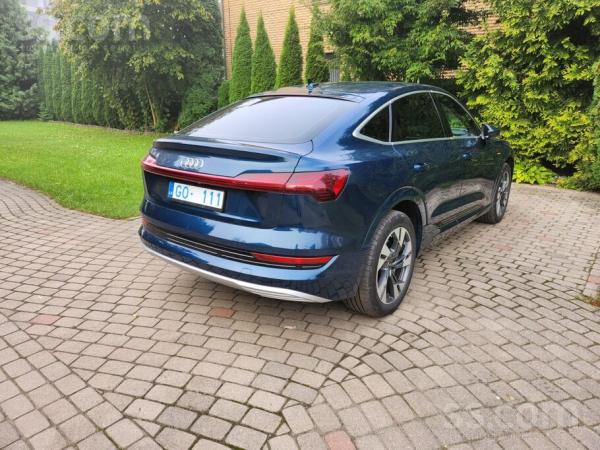 Blue Audi E-Tron 2020 in Riga, with an engine capacity of 0.00 L and mileage of 83 thousand km for 32900 €, photo 4 on AUTOMOTO.COM.LV