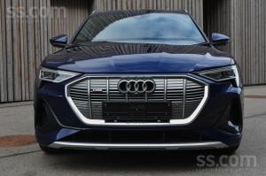 Blue Audi E-Tron 2020 in Riga, with an engine capacity of 0.00 L and mileage of 141 thousand km for 24555 €, photo 4 on AUTOMOTO.COM.LV