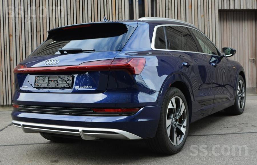 Blue Audi E-Tron 2020 in Riga, with an engine capacity of 0.00 L and mileage of 141 thousand km for 24555 €, photo 6 on AUTOMOTO.COM.LV