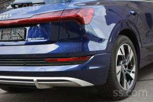 Blue Audi E-Tron 2020 in Riga, with an engine capacity of 0.00 L and mileage of 141 thousand km for 24555 €, photo 7 on AUTOMOTO.COM.LV