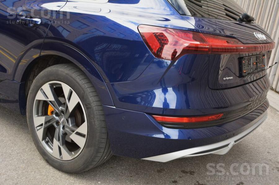 Blue Audi E-Tron 2020 in Riga, with an engine capacity of 0.00 L and mileage of 141 thousand km for 24555 €, photo 8 on AUTOMOTO.COM.LV