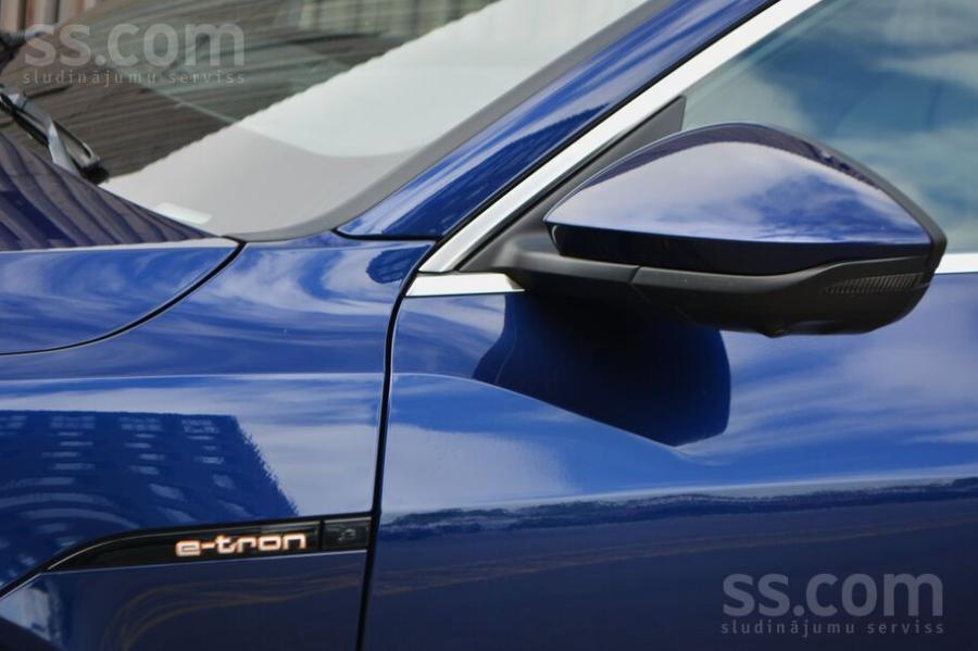 Blue Audi E-Tron 2020 in Riga, with an engine capacity of 0.00 L and mileage of 141 thousand km for 24555 €, photo 9 on AUTOMOTO.COM.LV