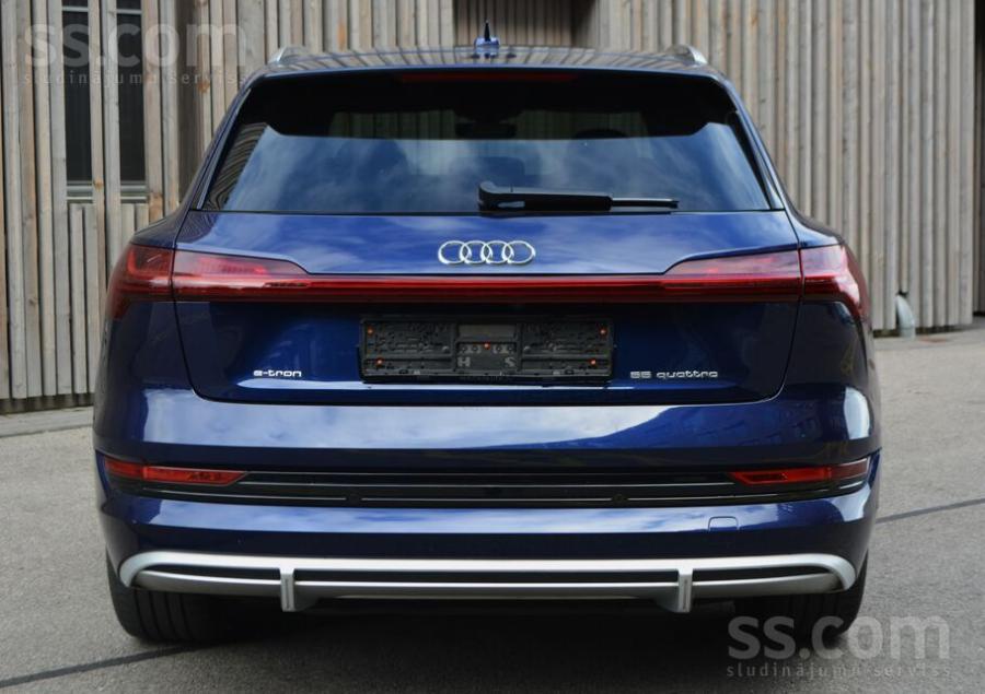 Blue Audi E-Tron 2020 in Riga, with an engine capacity of 0.00 L and mileage of 141 thousand km for 24555 €, photo 12 on AUTOMOTO.COM.LV