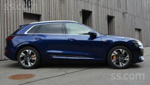 Blue Audi E-Tron 2020 in Riga, with an engine capacity of 0.00 L and mileage of 141 thousand km for 24555 €, photo 13 on AUTOMOTO.COM.LV