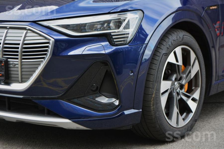 Blue Audi E-Tron 2020 in Riga, with an engine capacity of 0.00 L and mileage of 141 thousand km for 24555 €, photo 15 on AUTOMOTO.COM.LV