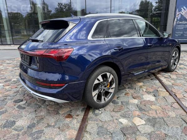 Blue Audi E-Tron 2020 in Riga, with an engine capacity of 0.00 L and mileage of 141 thousand km for 25950 €, photo 6 on AUTOMOTO.COM.LV