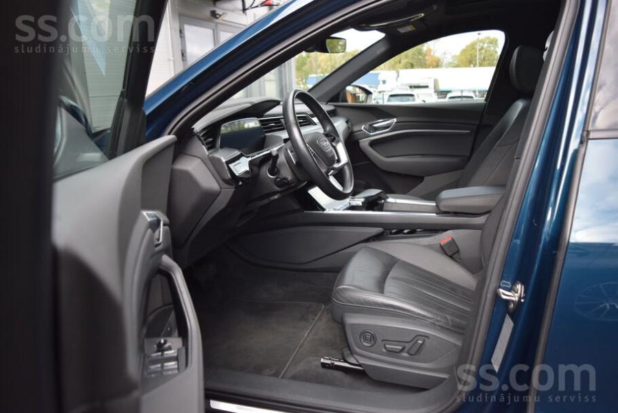 Zils Audi E-Tron 2020 Rīga, ar dzinēja tilpumu 0.00 L un nobraukumu 80 tūkst. km par 26500 €, foto 4 vietnē AUTOMOTO.COM.LV