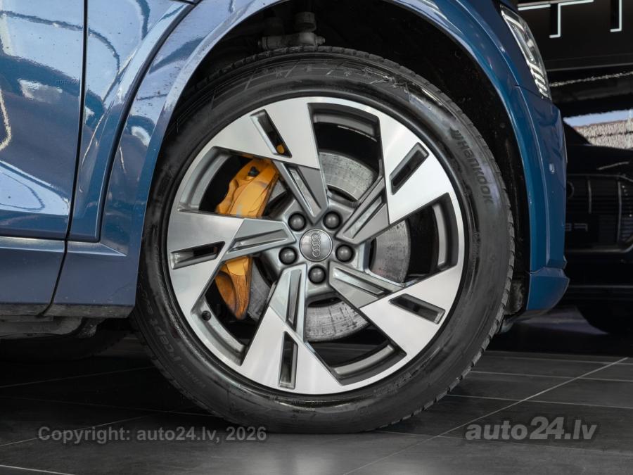 Blue Audi E-Tron 2020 in Tallinn, with an engine capacity of 0.00 L and mileage of 126 thousand km for 36900 €, photo 7 on AUTOMOTO.COM.LV